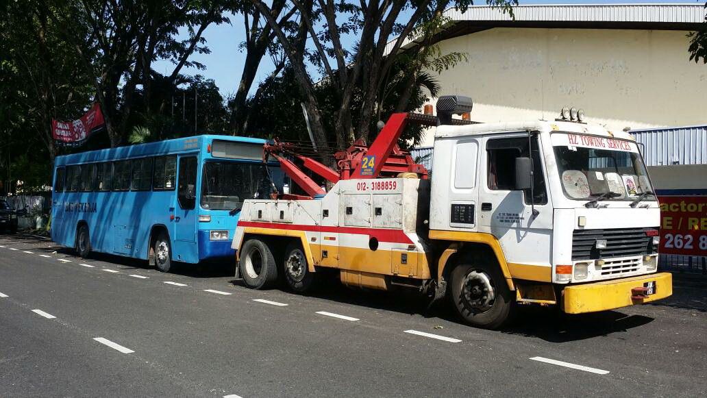 3 bas disita MBSA parkir ganggu trafik - Media Selangor