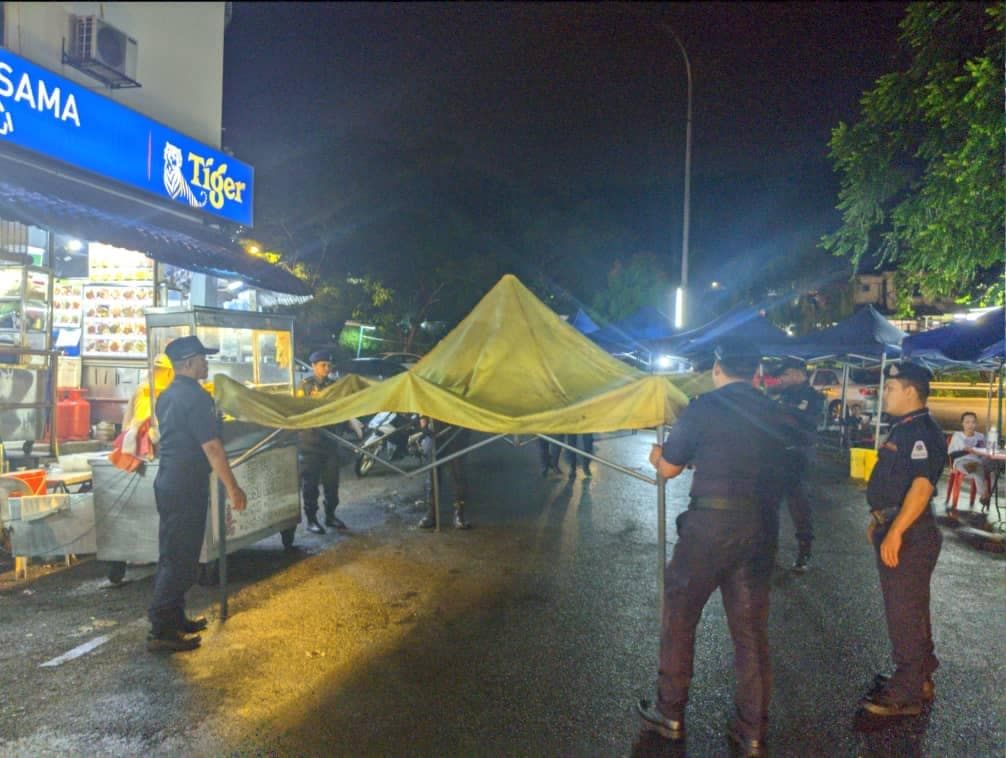 MPS sita barang niaga di kaki lima