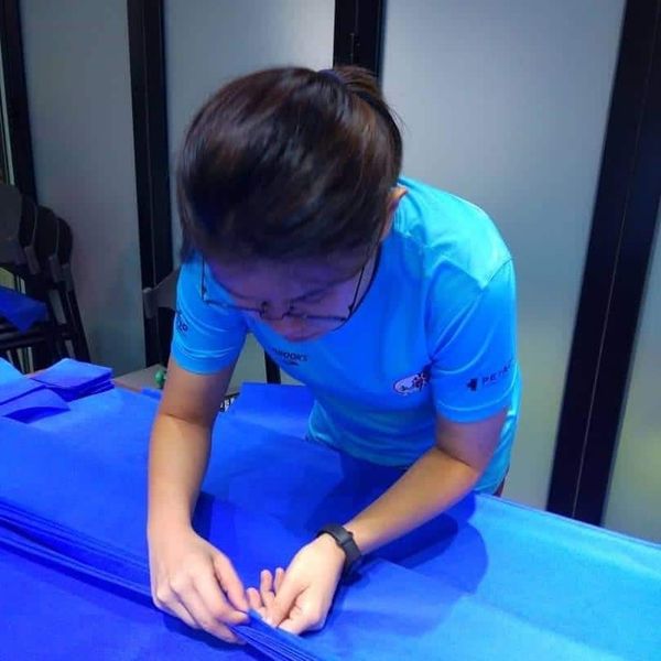 SAY cari tukang jahit buat alat lindungi petugas Hospital Shah Alam ...