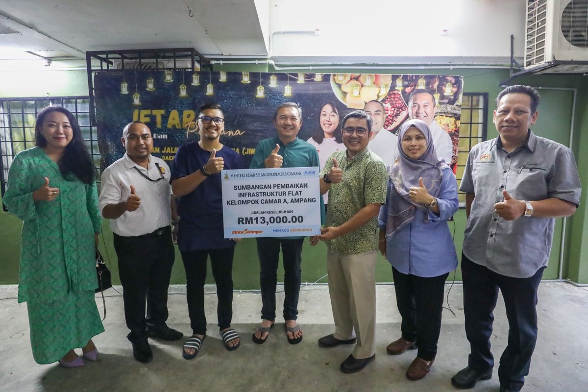 MBI serah sumbangan RM13,000 baiki kerosakan Flat Kelompok Camar ...