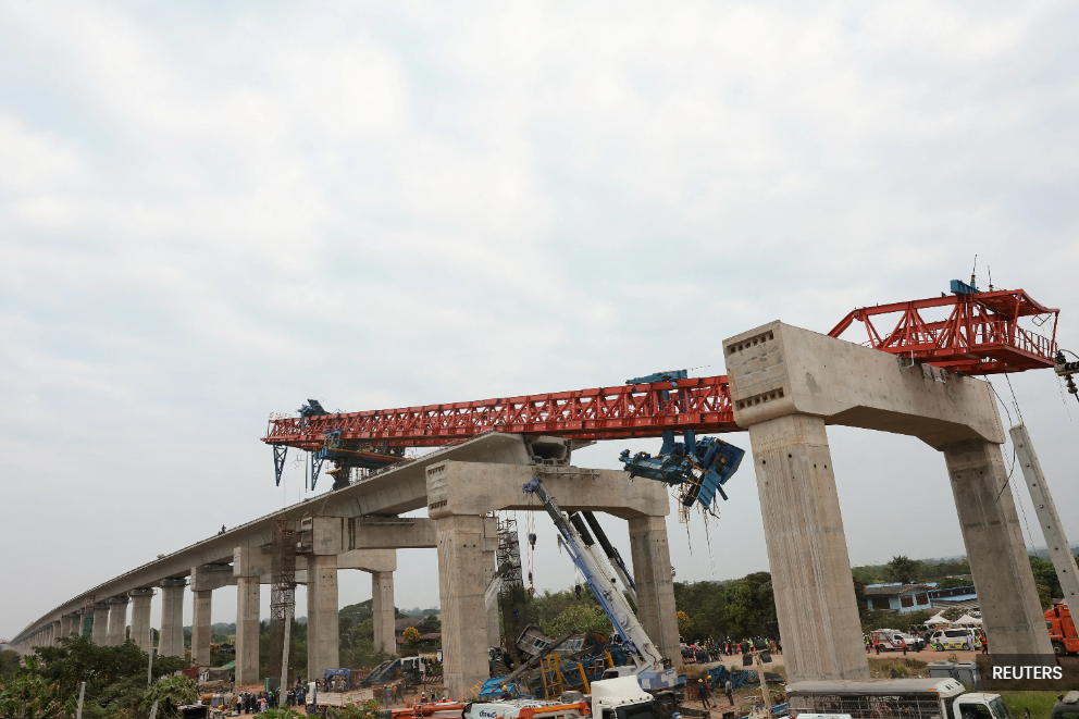 Death toll rises after crane collapses on train in Thailand - Media ...