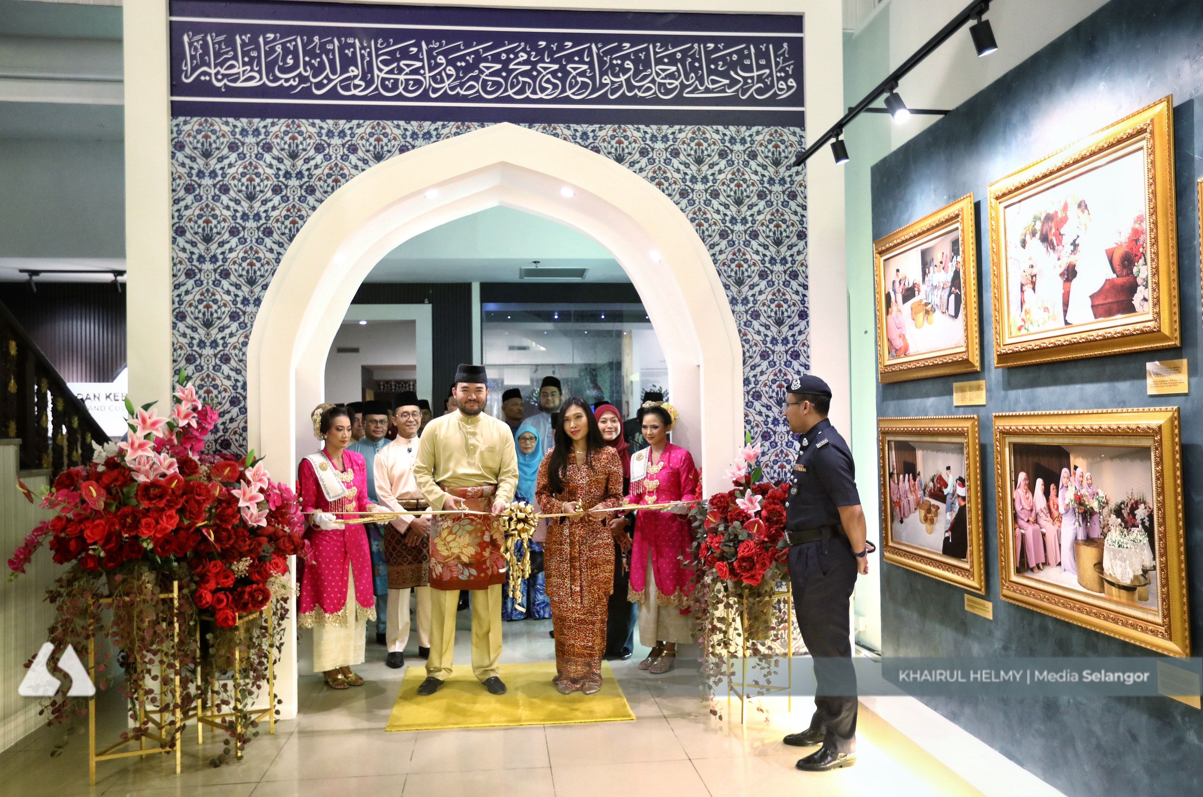 Raja Muda Selangor, isteri berkenan rasmi pameran Dirgahayu Cinta ...